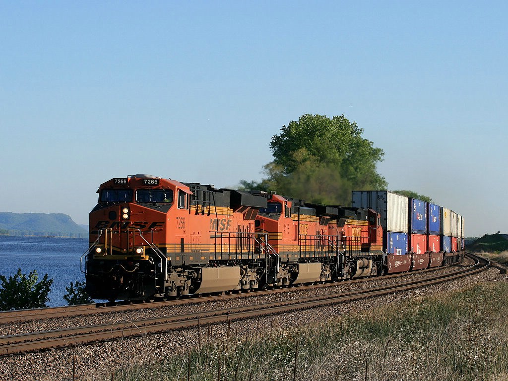 BNSF 7266